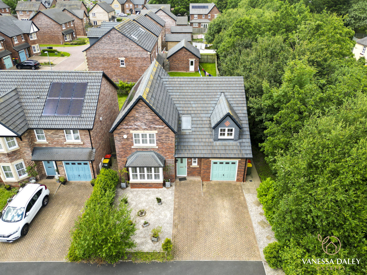 Impressive 4 Bed Detached Family Home, boasting over 1700 sq ft of ...