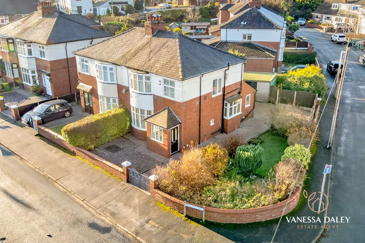 Highly sought after residential location in central Fulwood boasting a ...